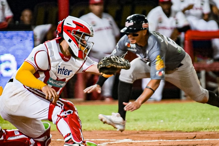 لزبین تو ماشین